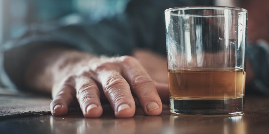 Alcoolismo: entenda o que é e recomendações de tratamento