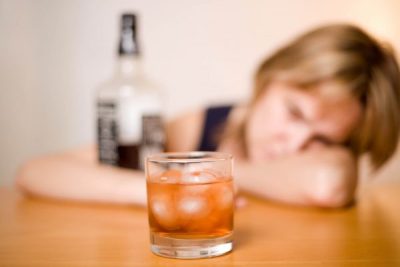 Alcoolismo: entenda o que é e recomendações de tratamento